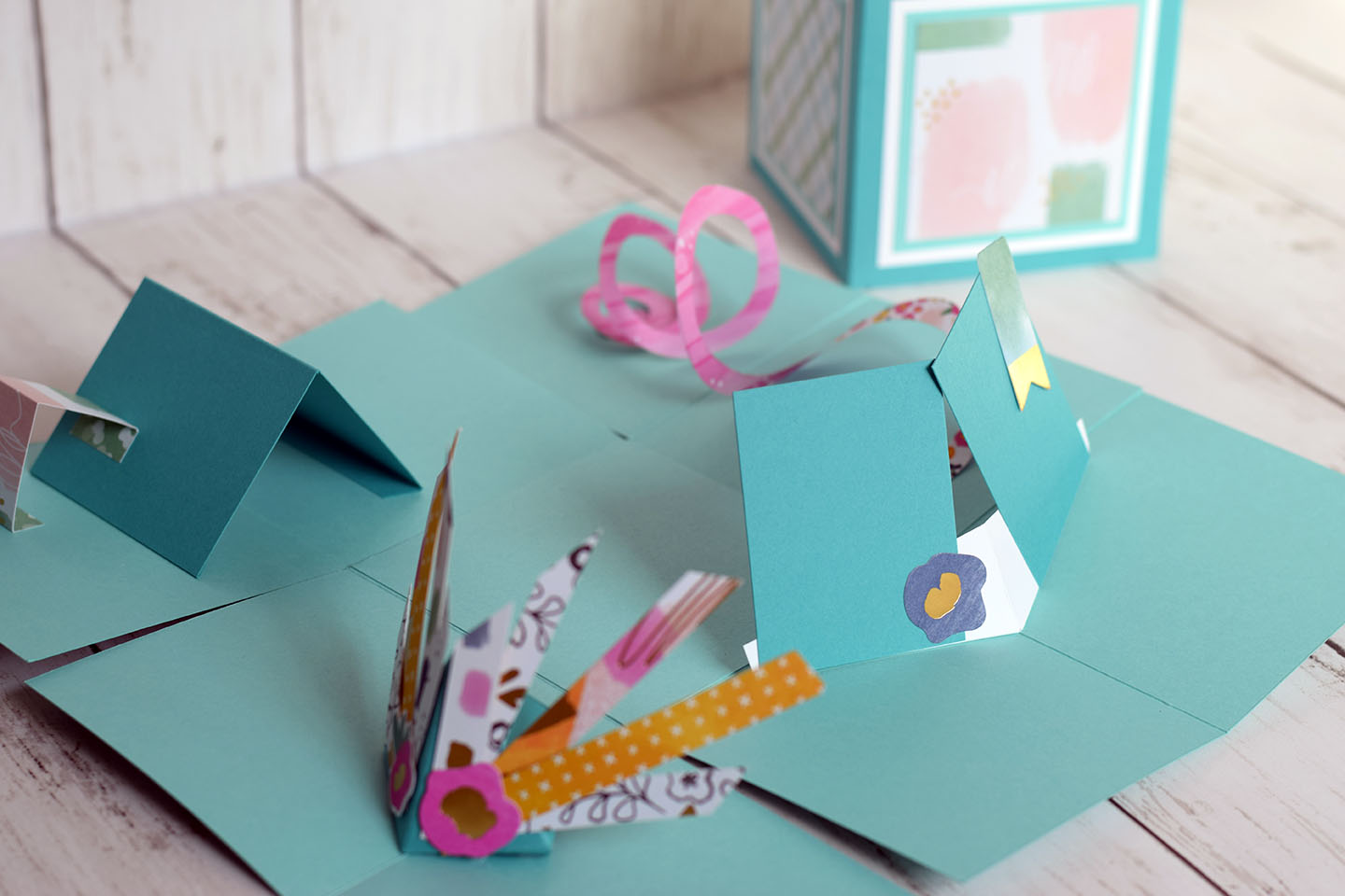 Créer une boîte à explosion : Tuto facile et idée inspirante